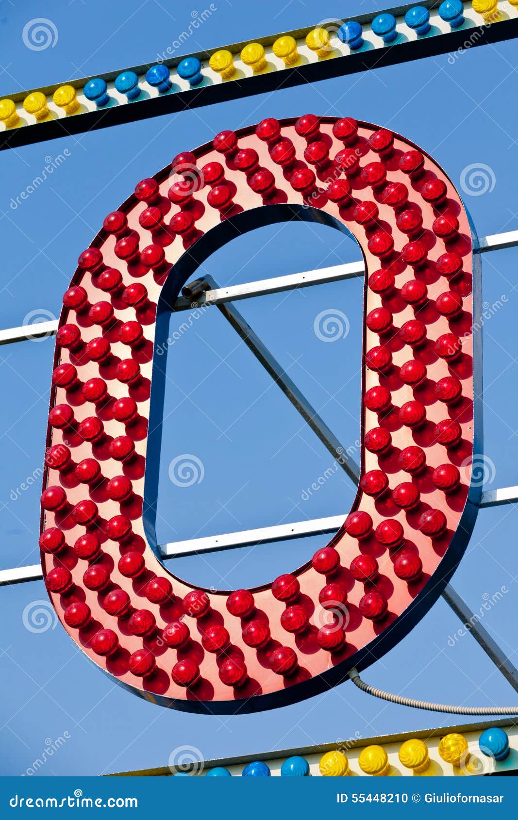 Buchstabe O in Den Lichtern Stockfoto - Bild von blau, alphabet: 55448210