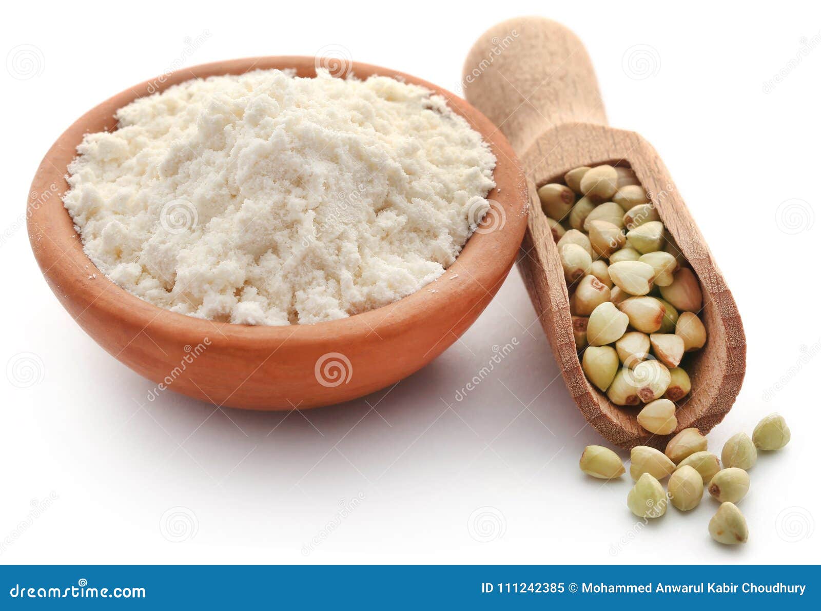 Buchweizen mit Mehl stockbild. Bild von mehl, korn, nahaufnahme - 111242385