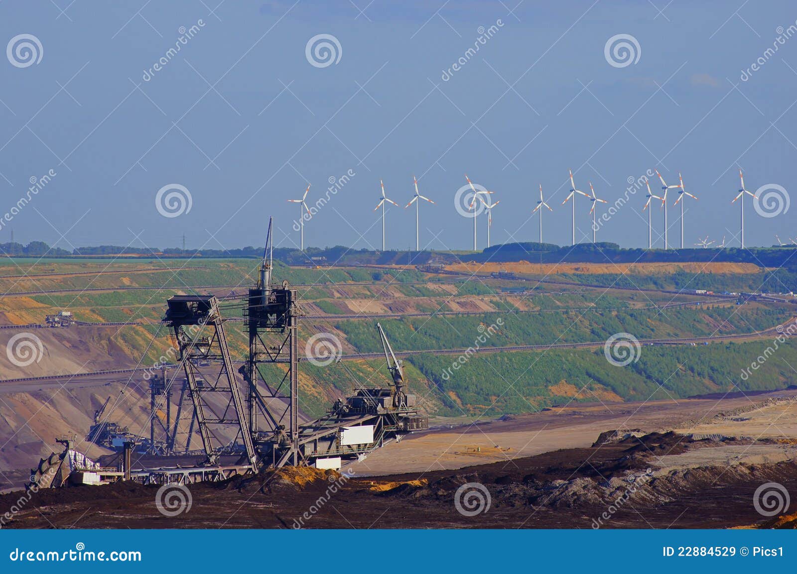 Old Bucket Excavator Of Transverse Dripping Conducts Stock Photo ...