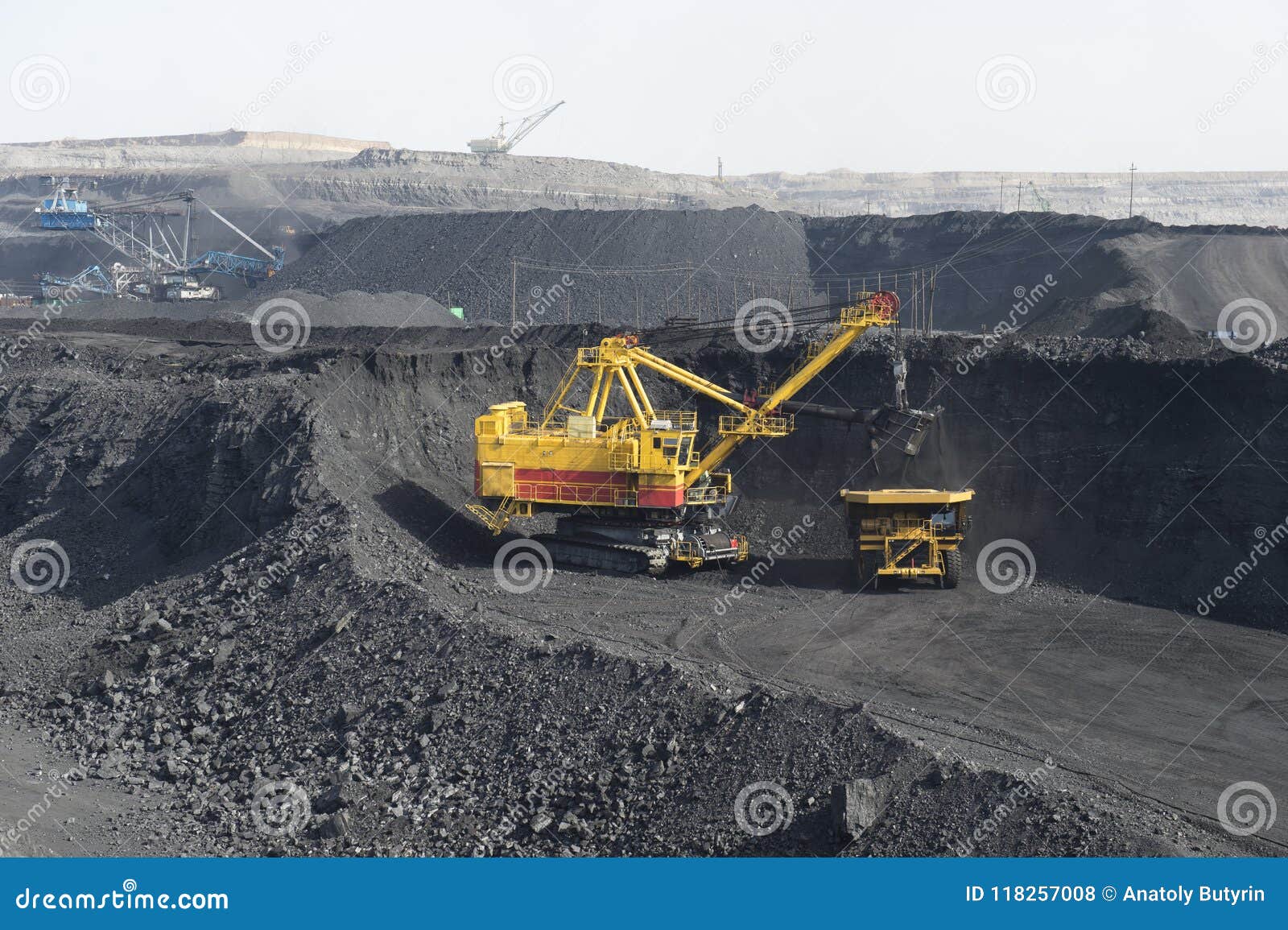 Old Bucket Excavator Of Transverse Dripping Conducts Stock Photo ...