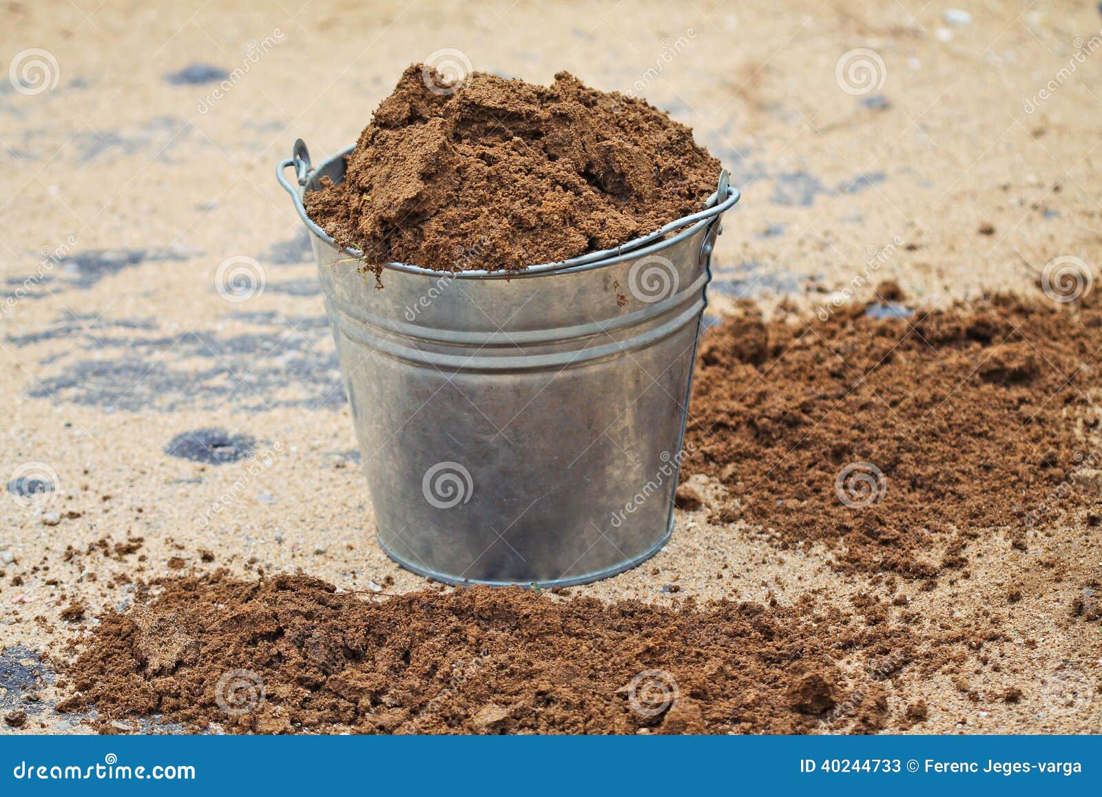 Bucket with sand stock image. Image of dump, playground - 40244733