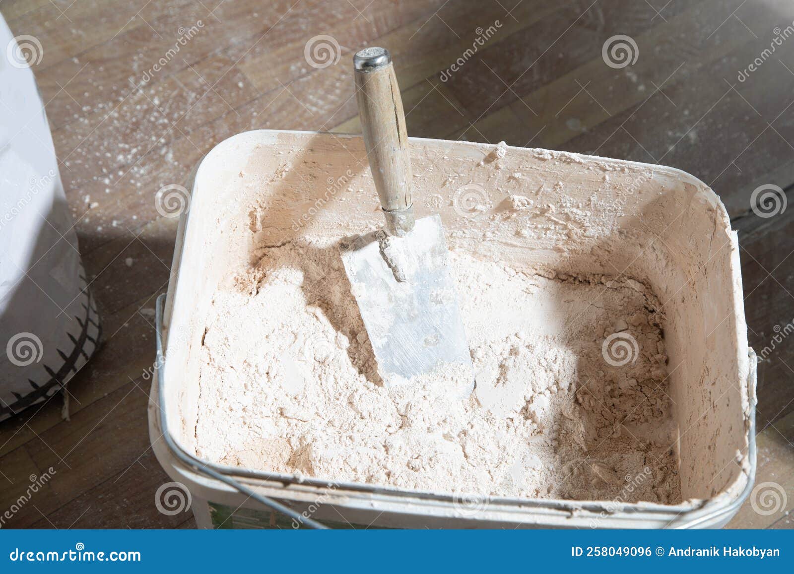 Bucket with Spatula, Interior Repair and Wall Alignment Stock Photo ...