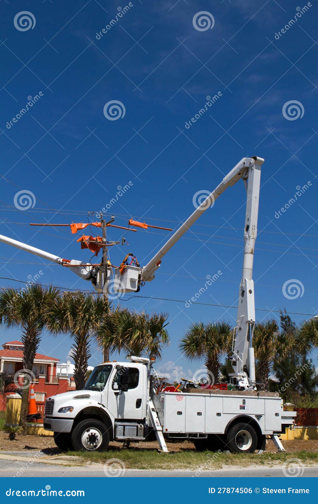 Bucket Truck Cherry Picker stock photo. Image of laborers - 27874506