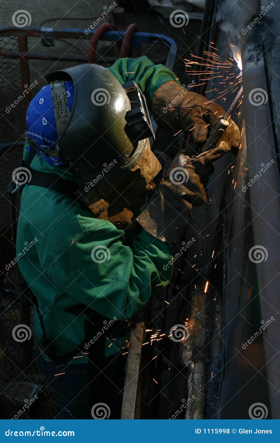 Bucket Welding Picture. Image: 1115998
