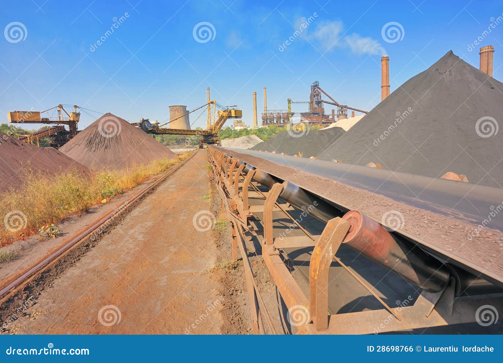 Bucket Wheel Excavator for Digging Stock Photo - Image of dust ...