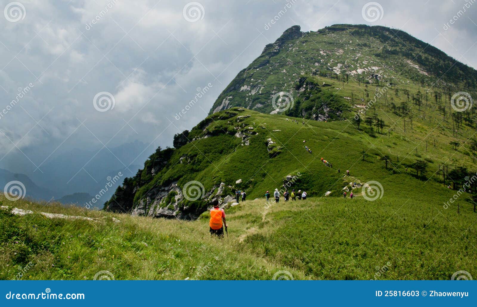 The Buckhorn Ridge of Qinling Mountain Stock Image - Image of dusk ...