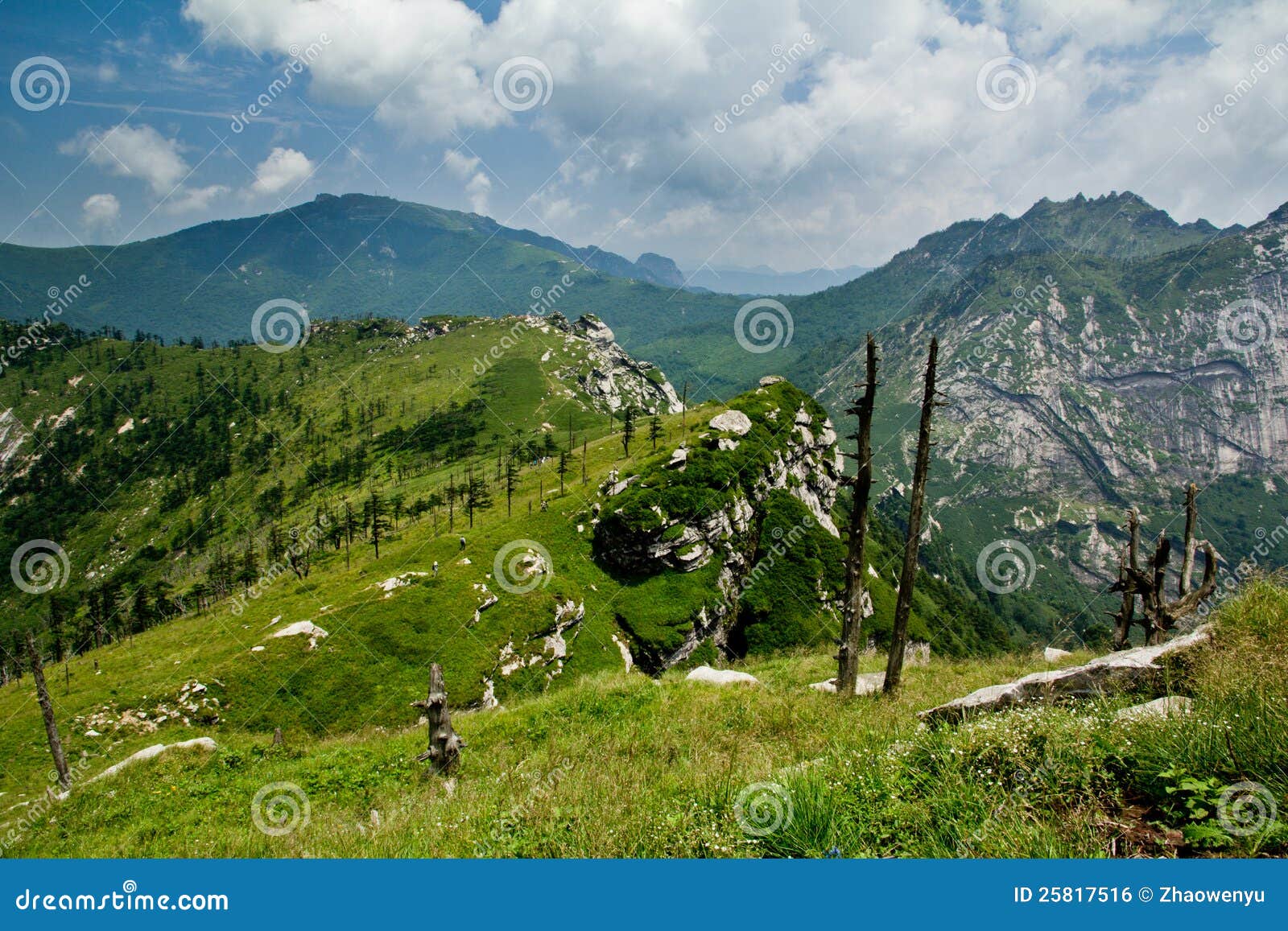The Buckhorn Ridge of Qinling Mountain Stock Photo - Image of climbing ...
