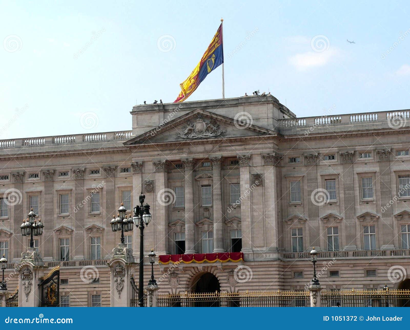 Buckingham Palace stock photo. Image of flag, mall, buckingham - 1051372