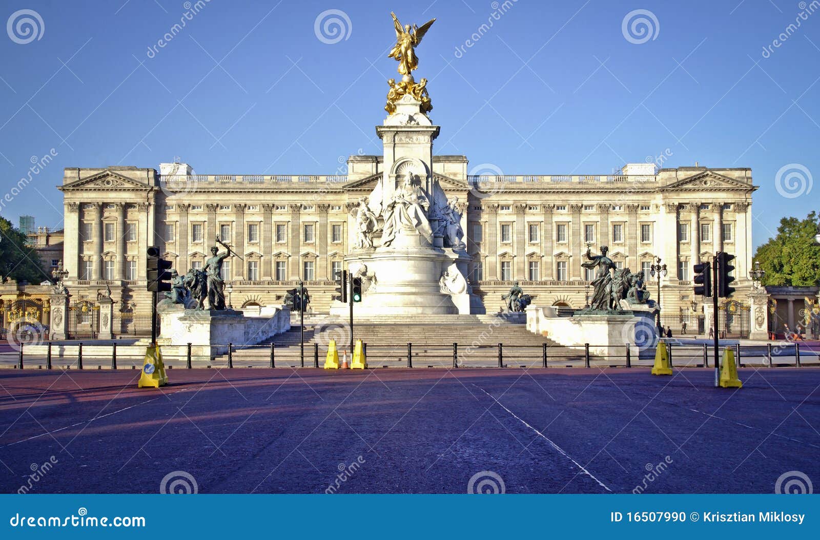 Buckingham Palace, Details Of Decorative Fence, London, United Kingdom ...