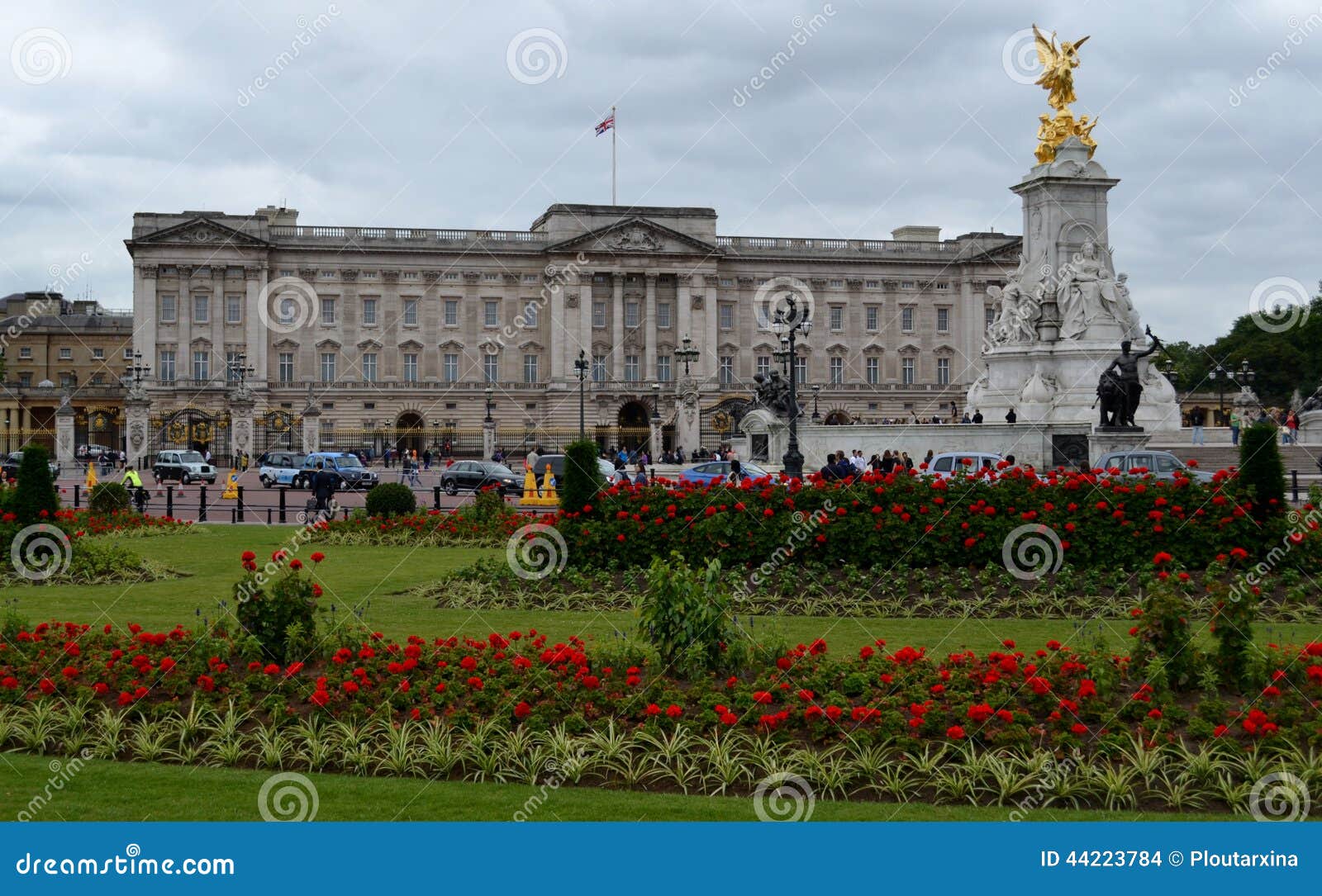 Buckingham Palace with Garden Editorial Stock Image - Image of culture ...