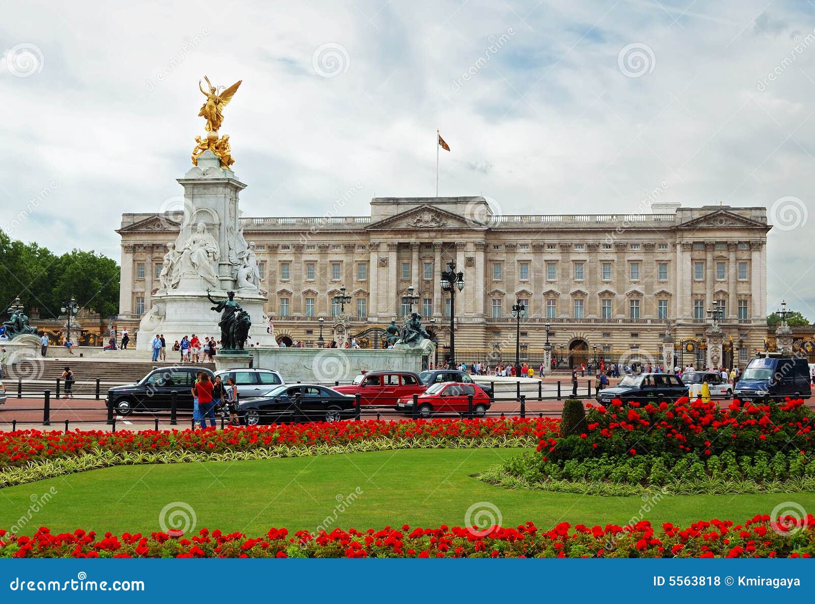 Buckingham Palace and Gardens Stock Photo - Image of london, medieval ...