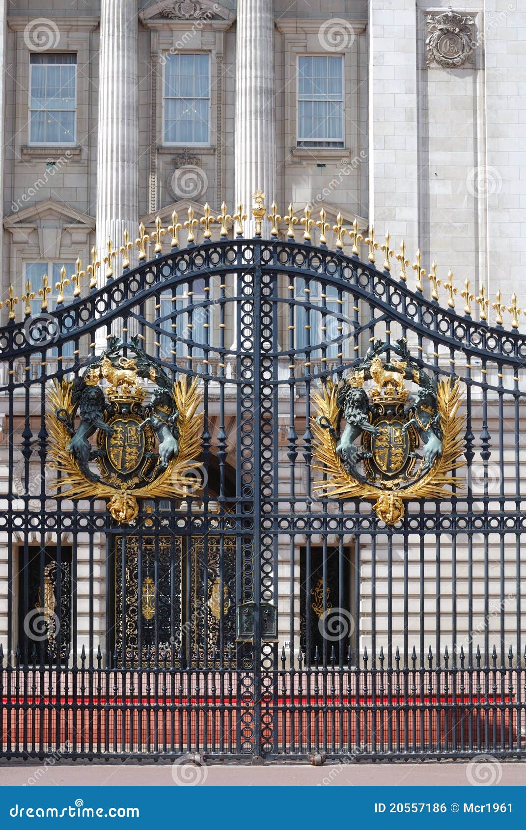 Buckingham Palace Gate with Crest Stock Photo - Image of blue, gold ...