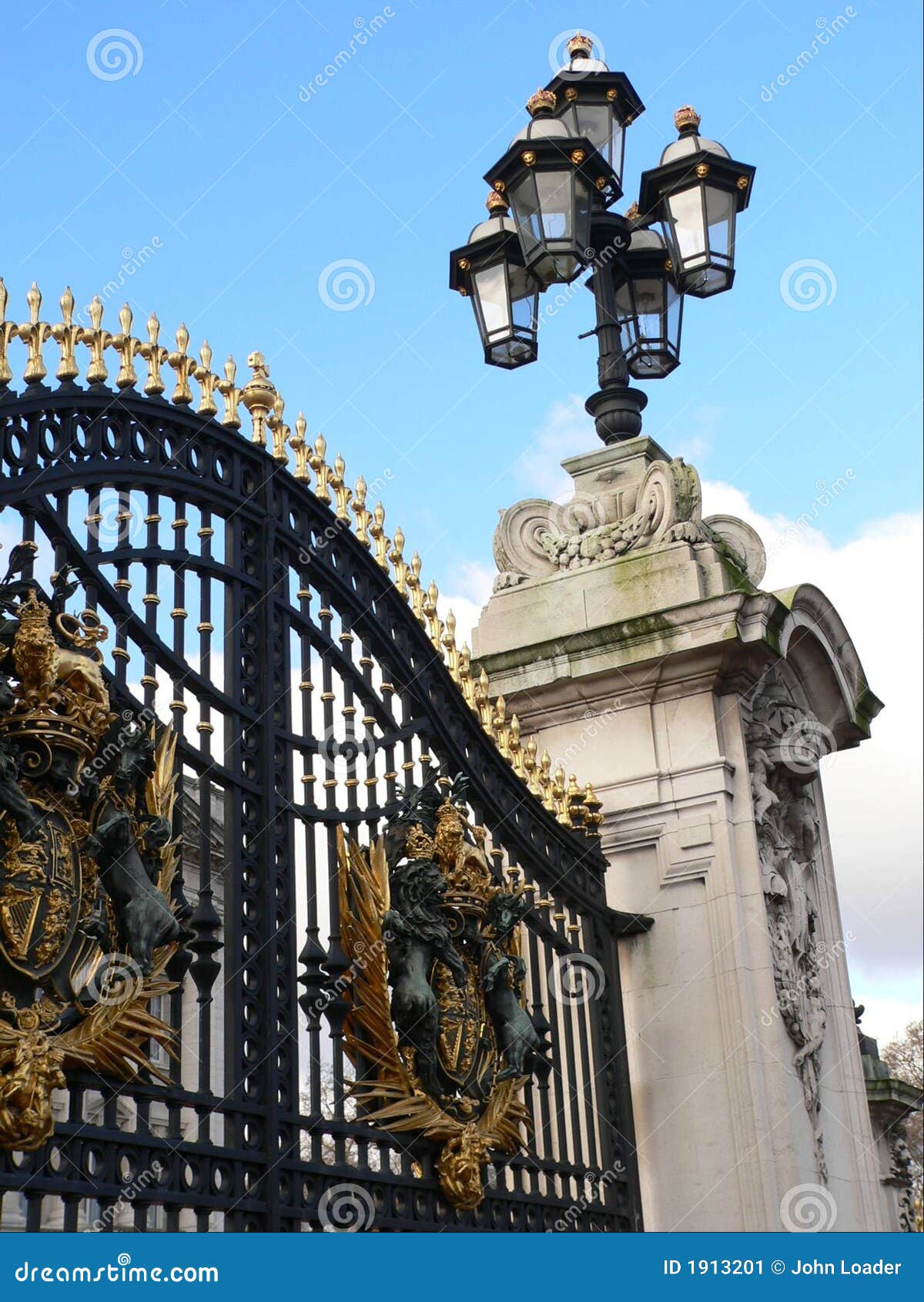 Buckingham Palace Gates. Picture Image: 1913201