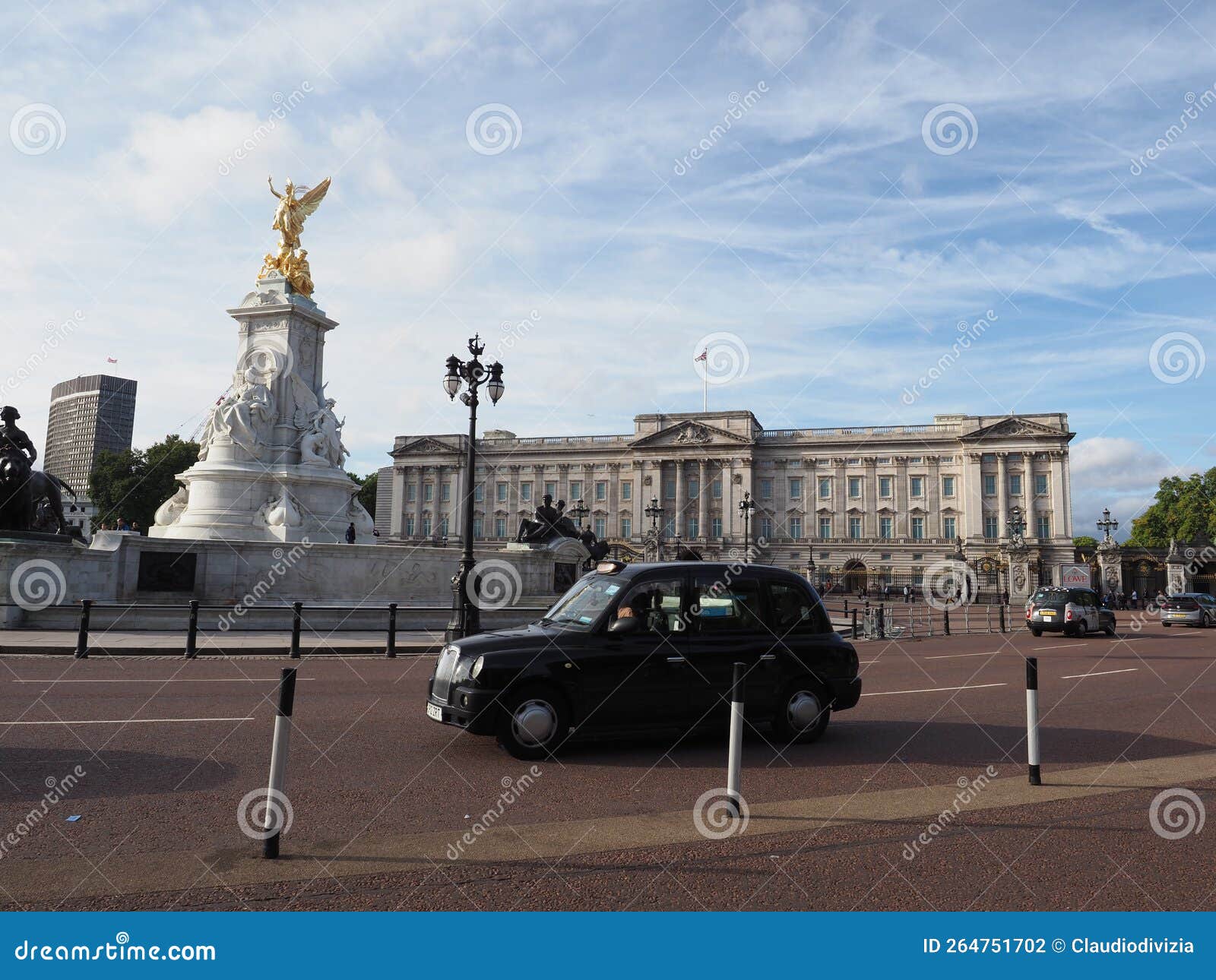 Buckingham Palace in London Editorial Photography - Image of king ...