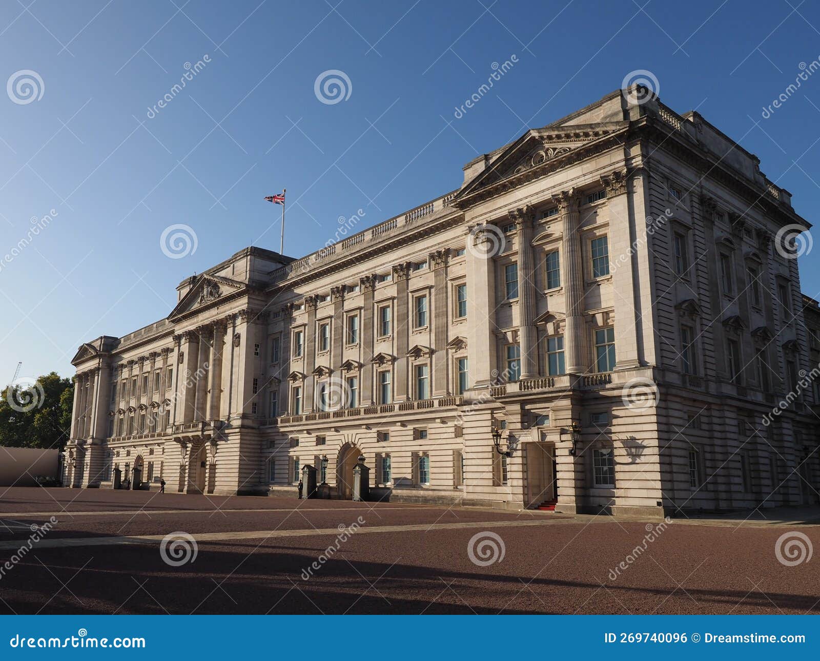 Buckingham Palace in London Editorial Photo - Image of city, london ...