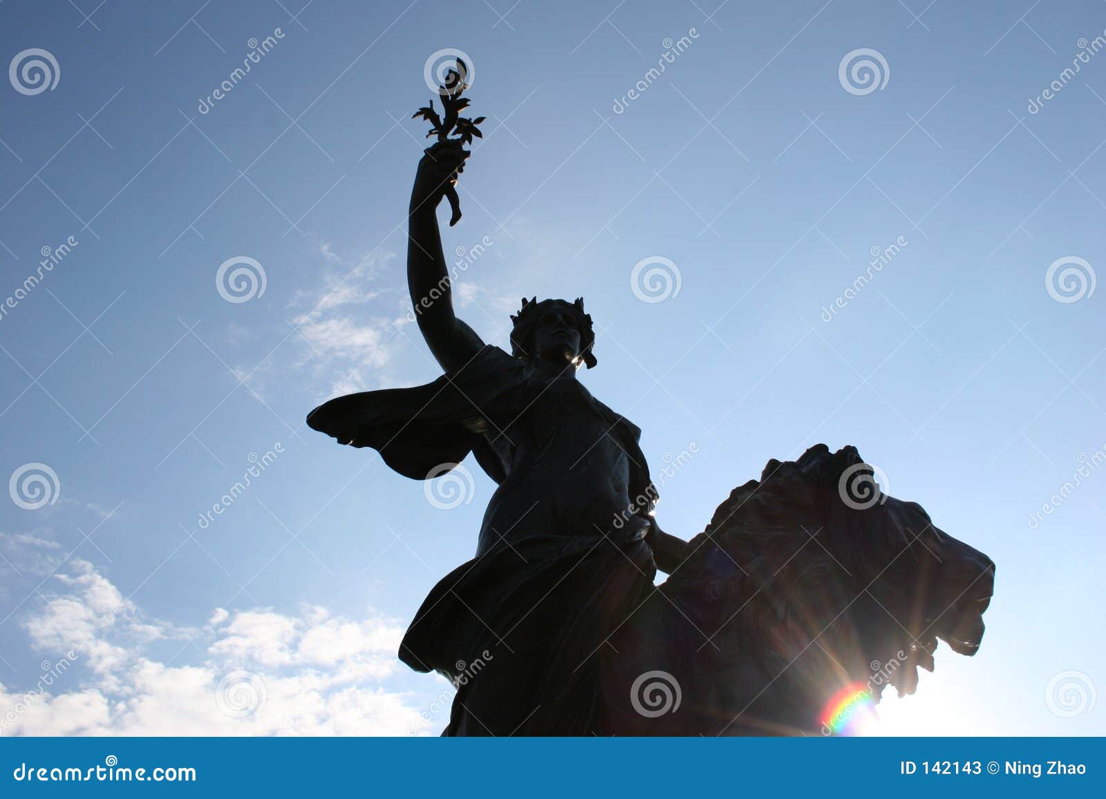 Buckingham Palace Victory Statue Stock Image - Image of buckingham ...