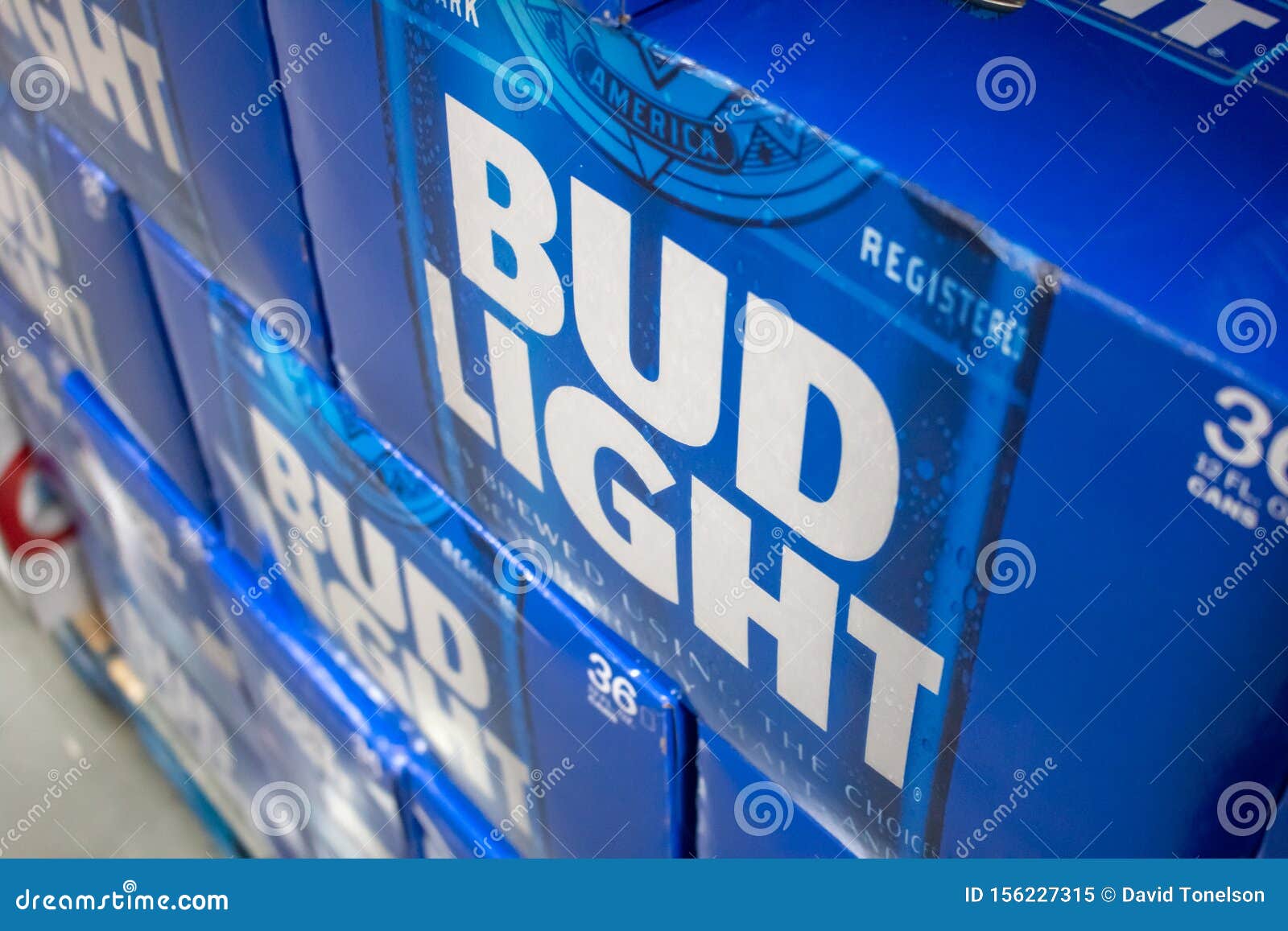 Bud Light cases editorial image. Image of malt, export - 156227315