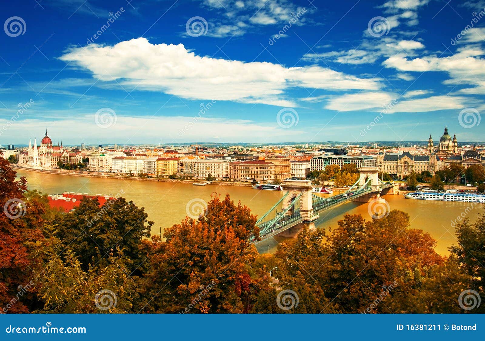 Budapest city in autumn stock image. Image of europe - 16381211