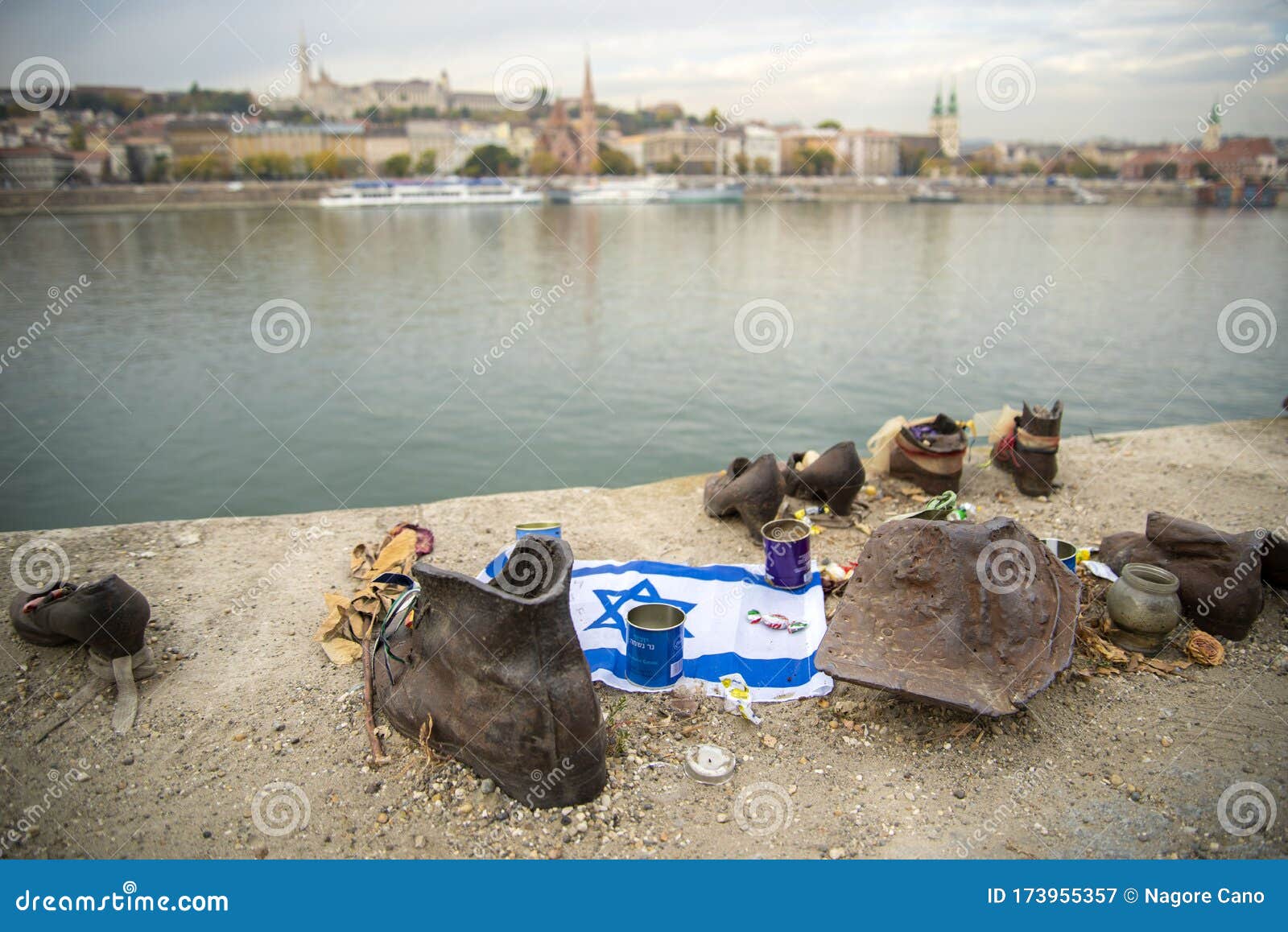 Budapest Jewish Shoes in the Danube River Editorial Photography - Image ...