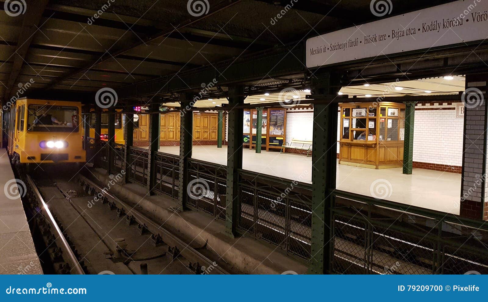 Budapest old subway editorial image. Image of metro, landmark - 79209700