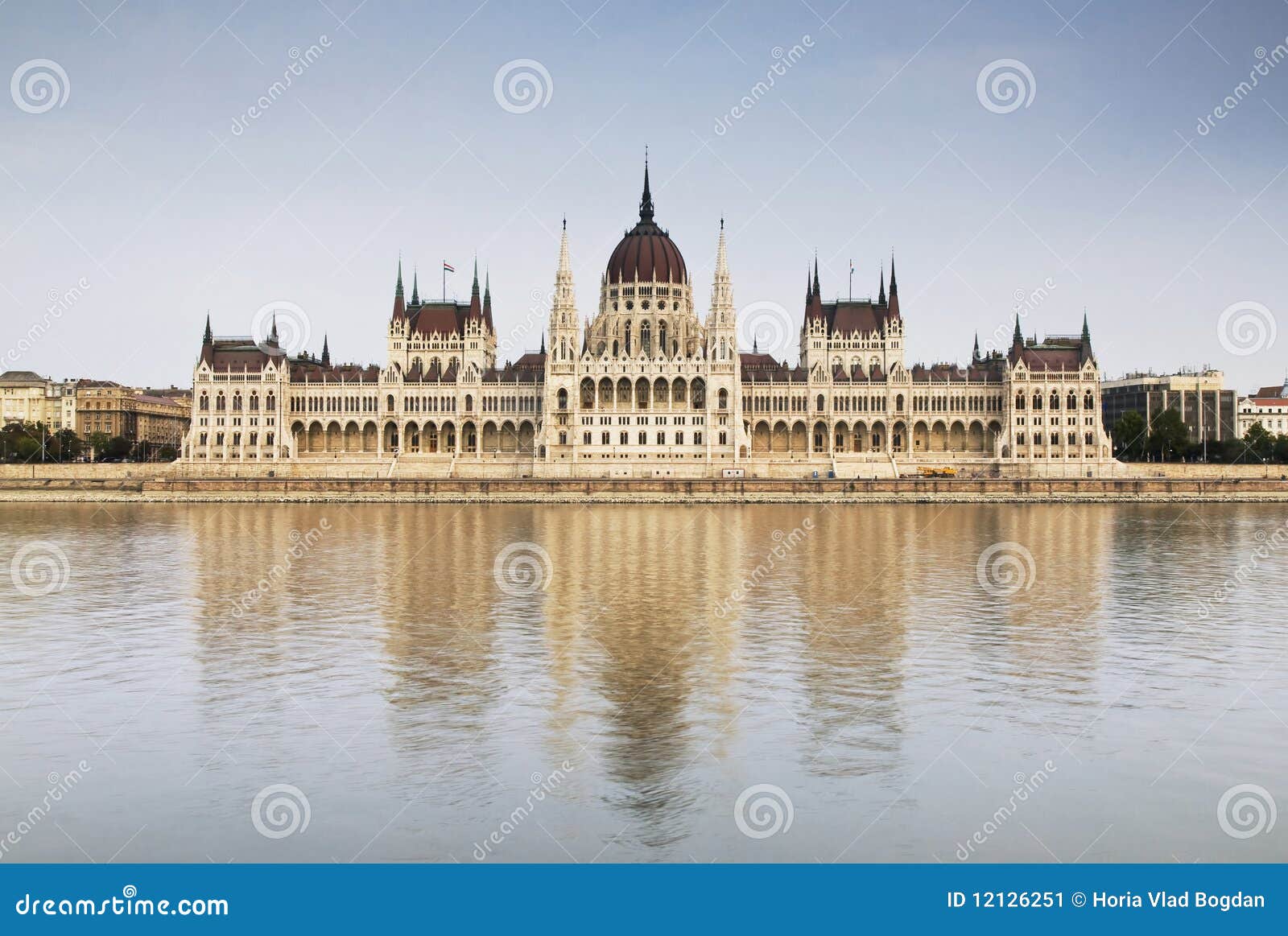 Budapest-Parlaments-Gebäude - Ungarn Stockbild - Bild von grenzstein ...