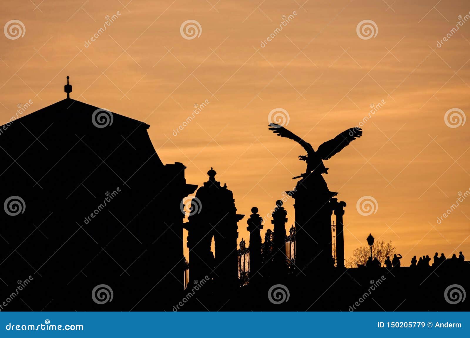 Budapest, Statue De Turul Situ?e Dans Royal Palace Image stock - Image ...