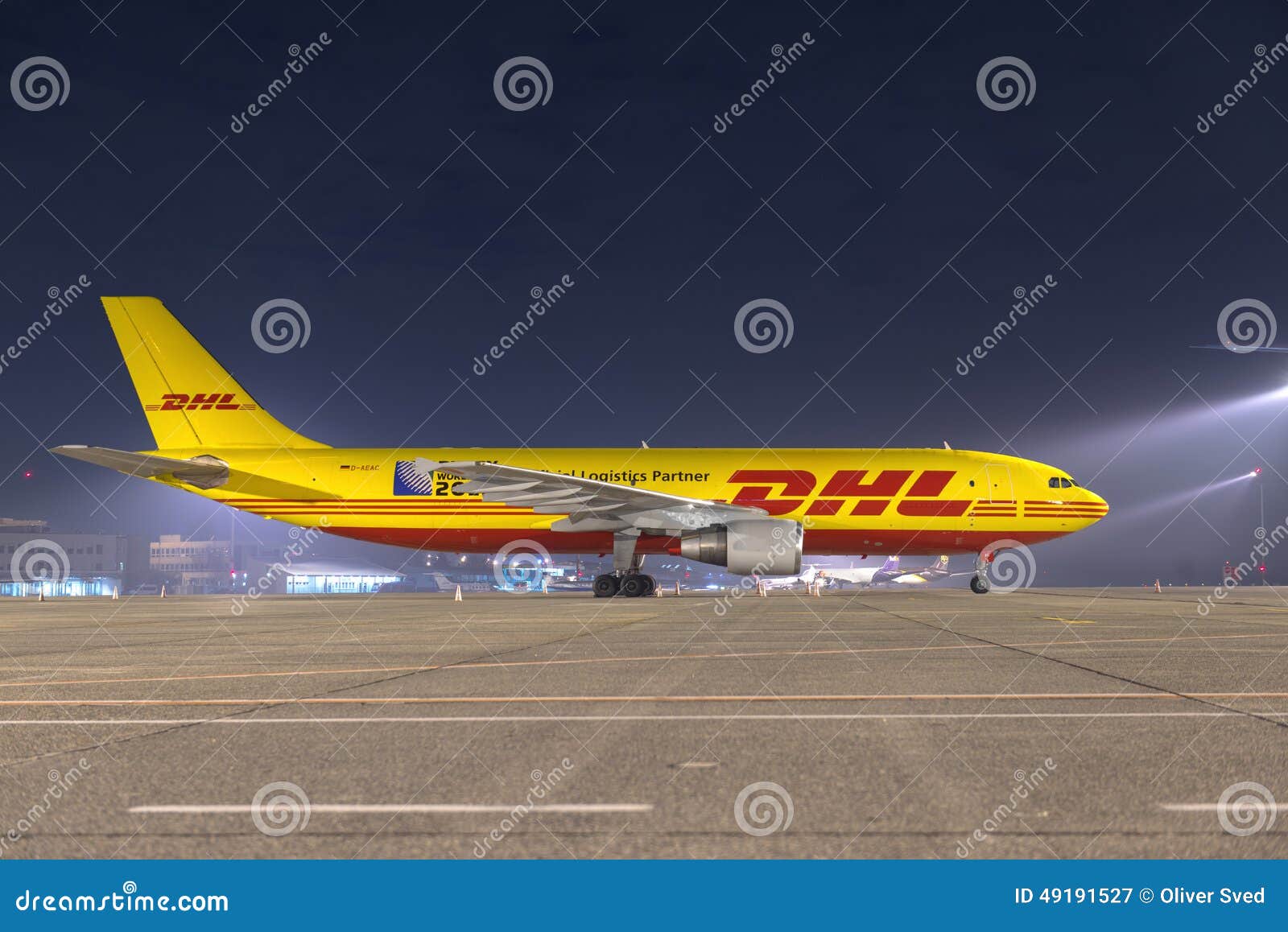 BUDAPEST UNGERN - MARS 5 - DHL Flygbuss A300 Redaktionell Arkivbild ...
