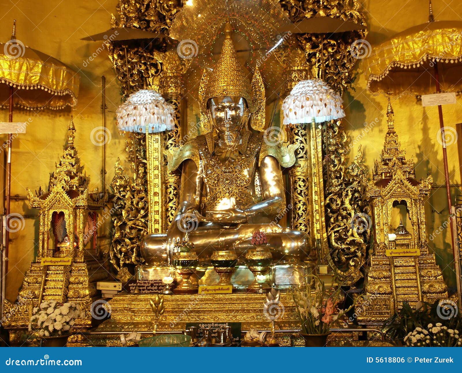 Buddha burma guld- staty arkivfoto. Bild av arkitektur - 5618806