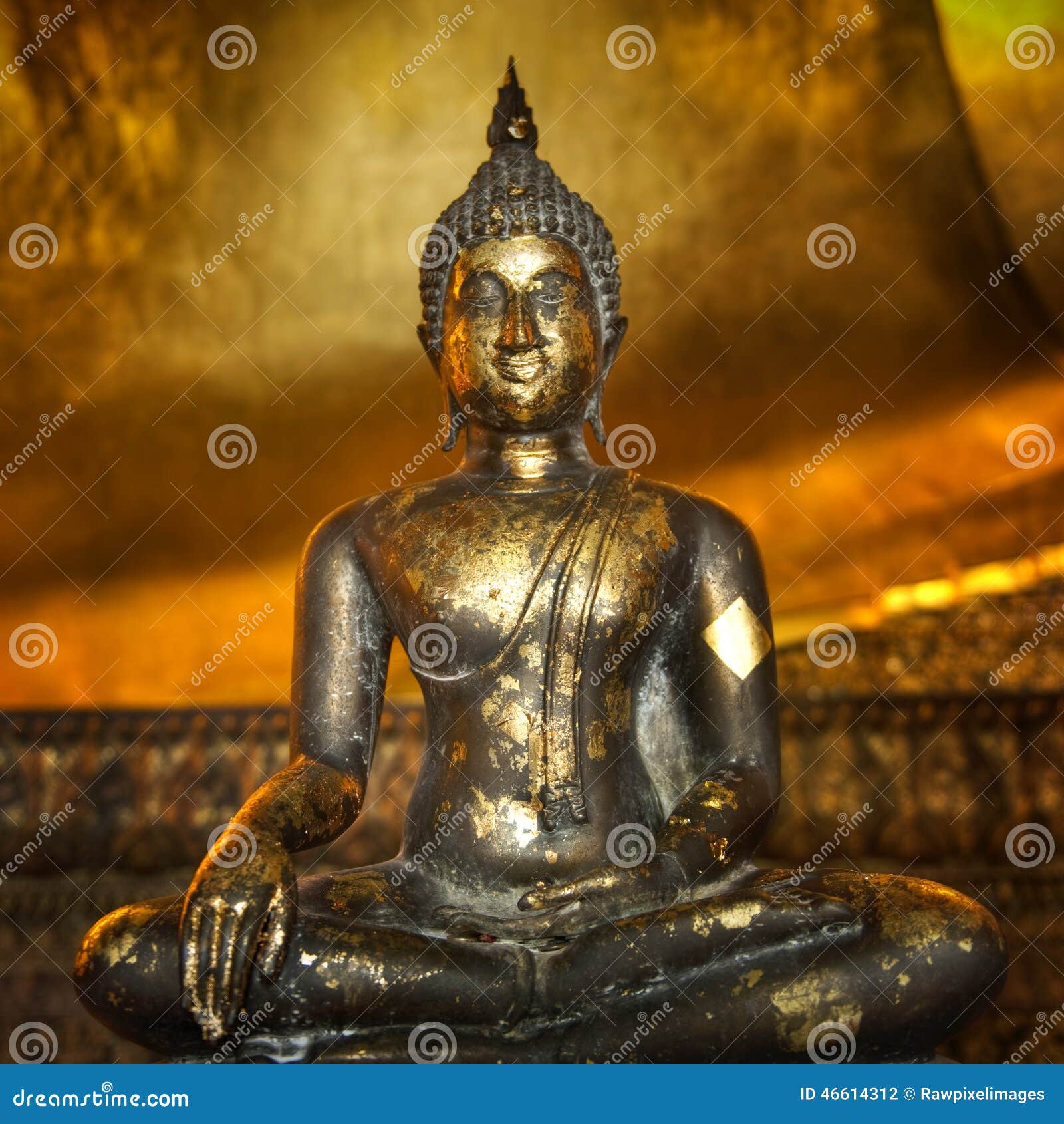 Buddha guld- staty arkivfoto. Bild av buddistiska, religion - 46614312