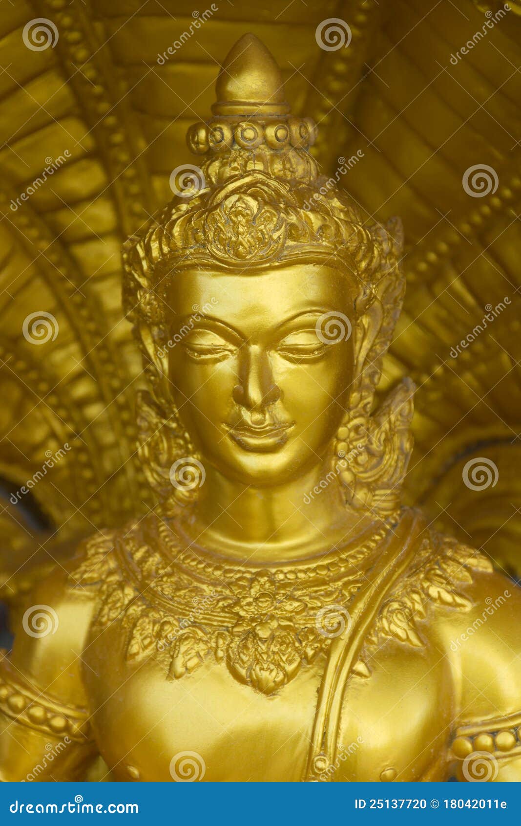 Buddha Guld- Staty Traditionella Thailand Arkivfoto - Bild av bucolic ...