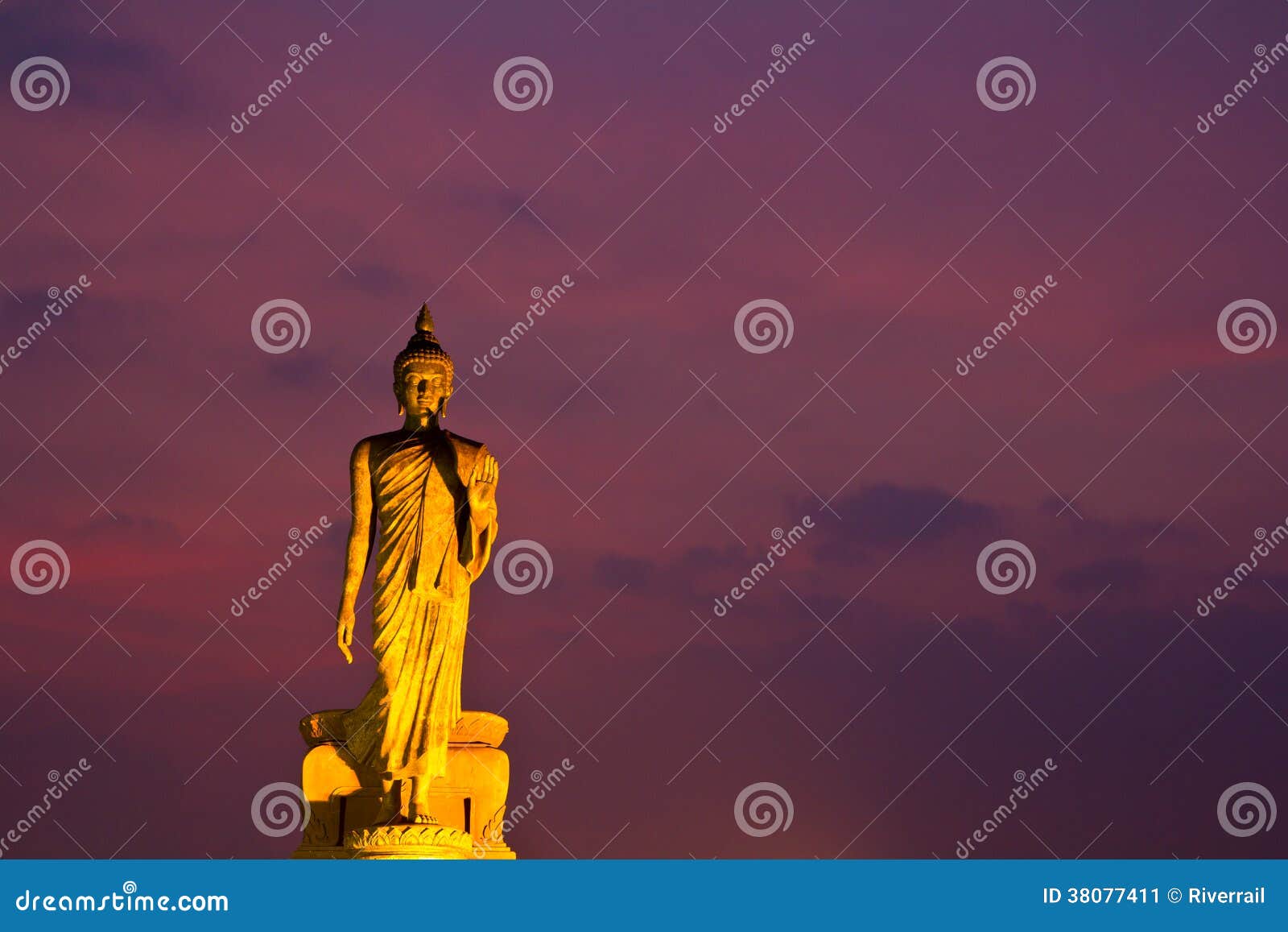 Buddha Statue in the Sunset Stock Image - Image of monument, golden ...
