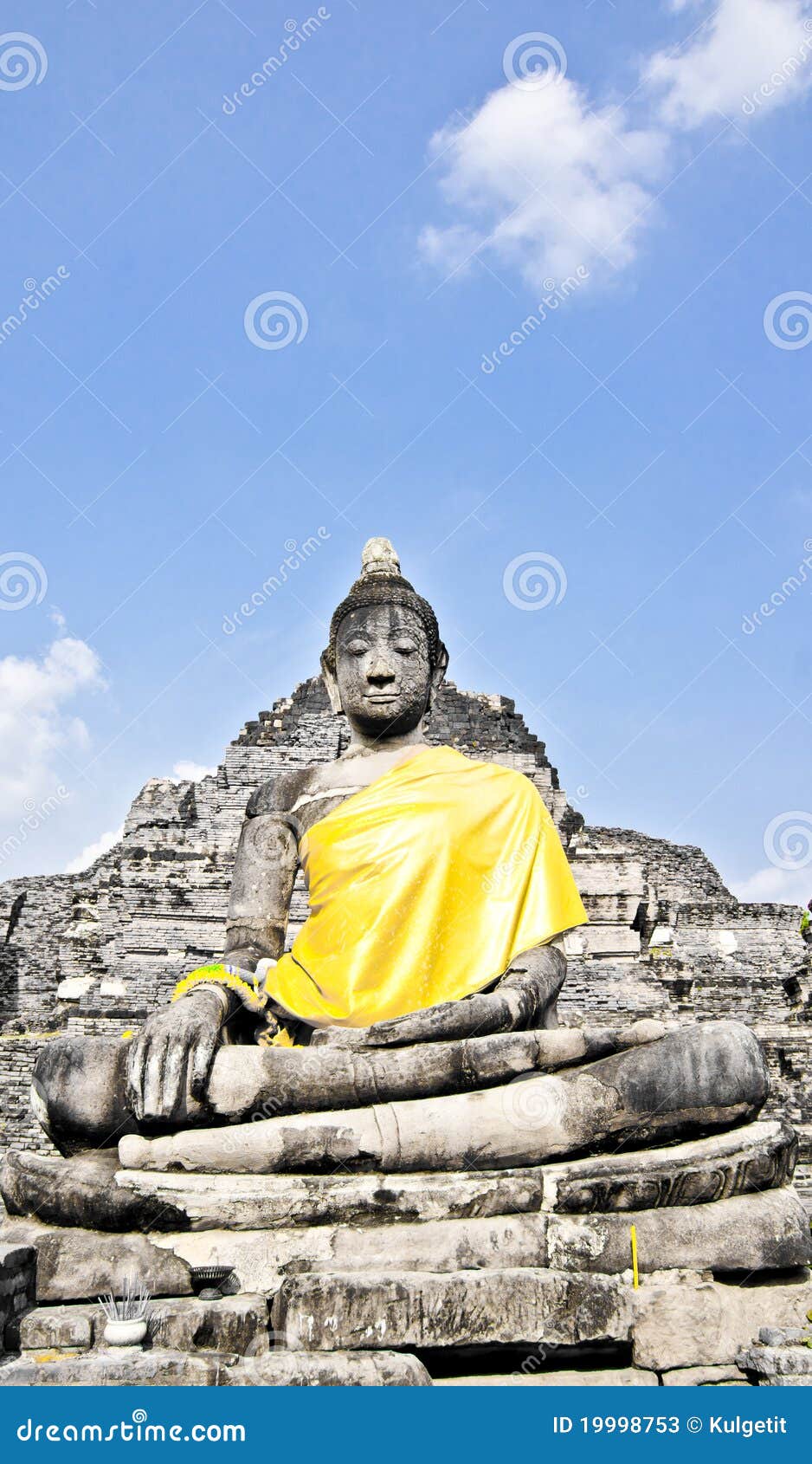 Buddha Statue With Yellow Fabric Stock Image - Image of buddha, statue ...