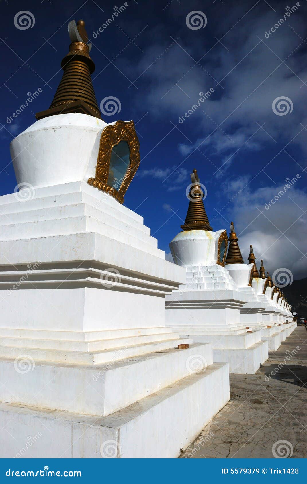 Buddhism Chorten del Tibet immagine stock. Immagine di buddismo - 5579379