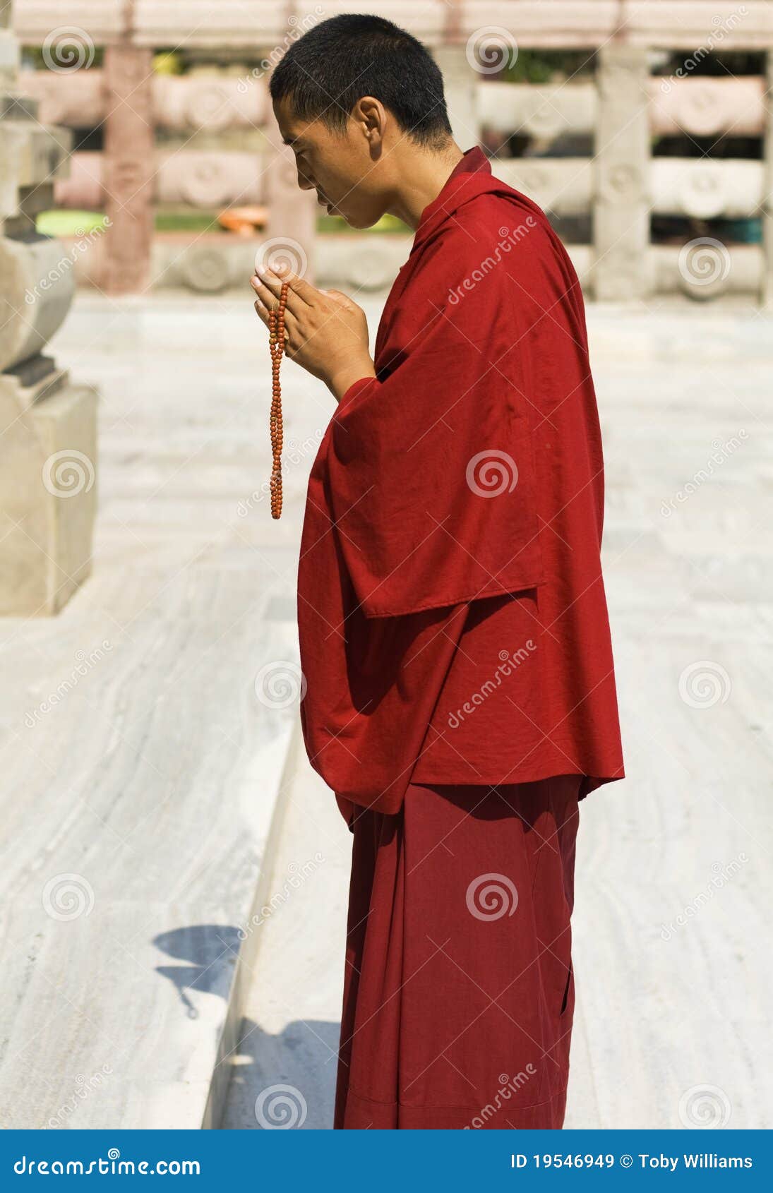 Tibetan Buddhist Monk at the Mahabodhi Temple in Bodhgaya, India ...