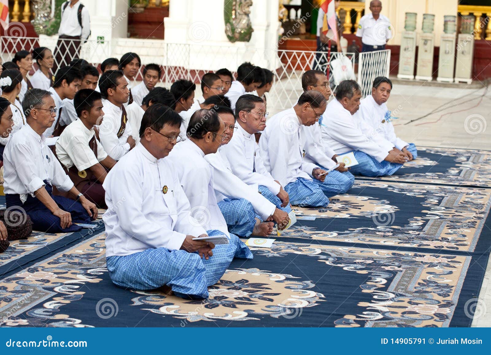 Buddhist Devotees Praying at the Full Moon Editorial Photo - Image of ...