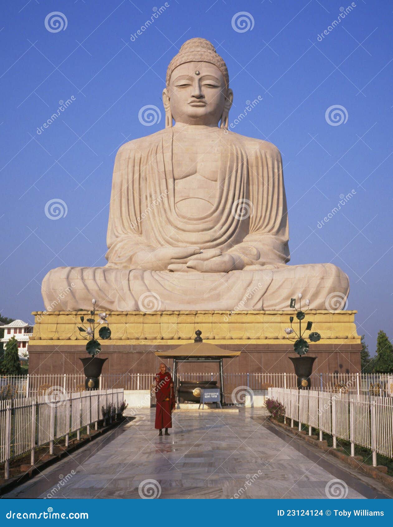 Bodhgaya, India, Buddhist Monk and 80 Foot Buddha Statue Editorial ...