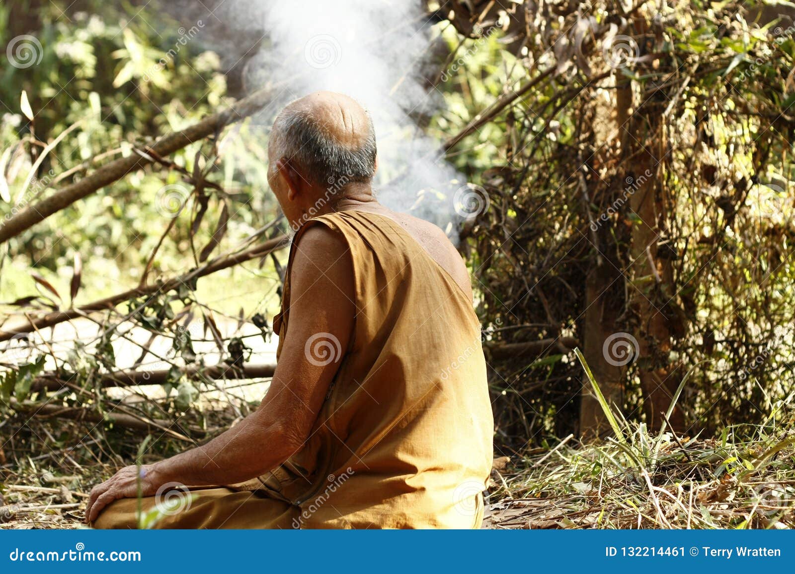Buddhist monk sitting editorial photo. Image of smoking - 132214461