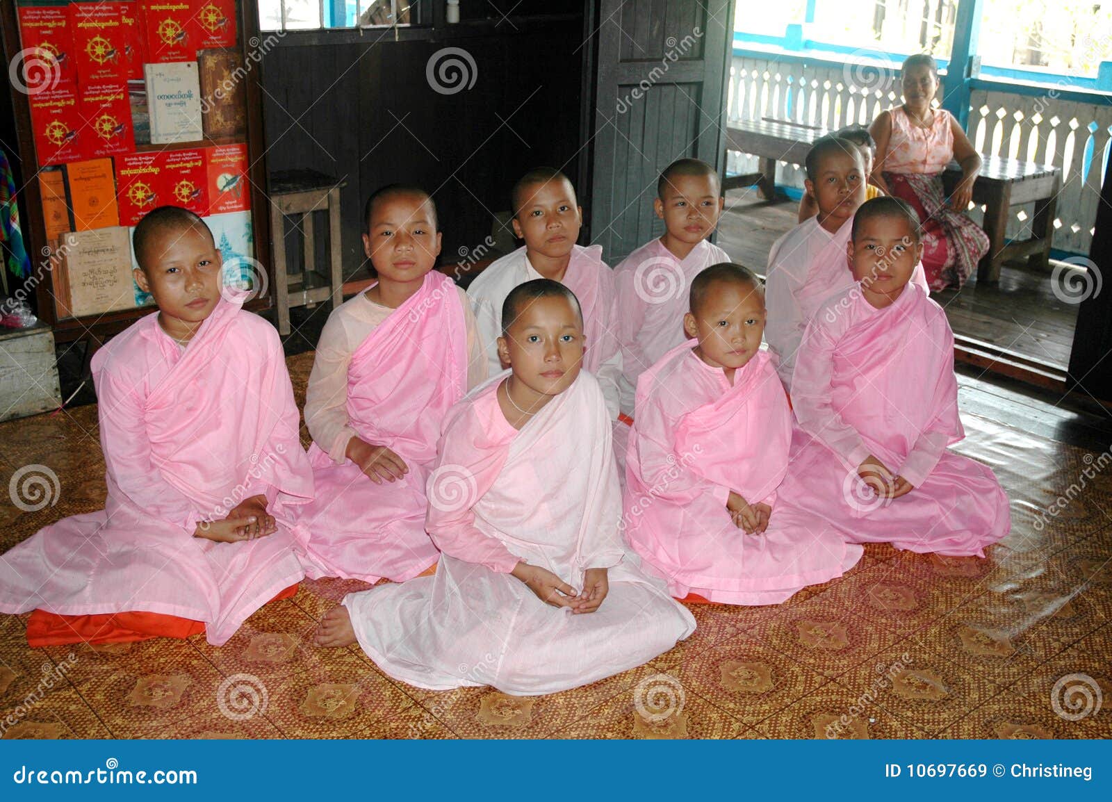 Buddhist Nuns In The Outer Courtyard Of Wat Sam Phran Temple Editorial ...