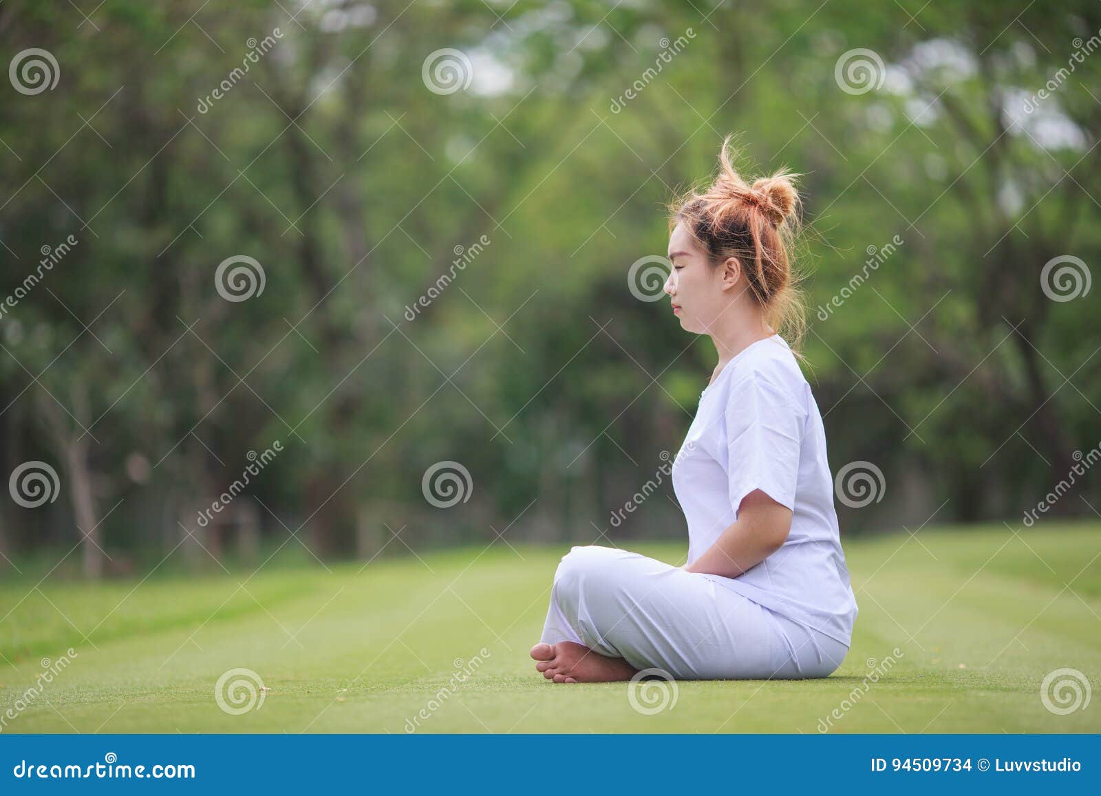 Buddhist Nuns Meditation on the Temple of Thailand Stock Photo - Image ...