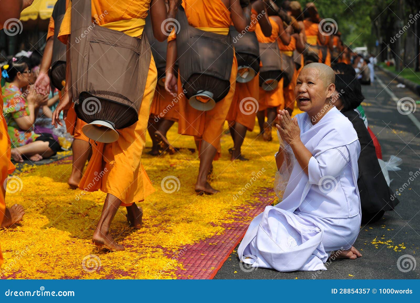 Buddhist Pilgrimage editorial photography. Image of dhammakaya - 28854357