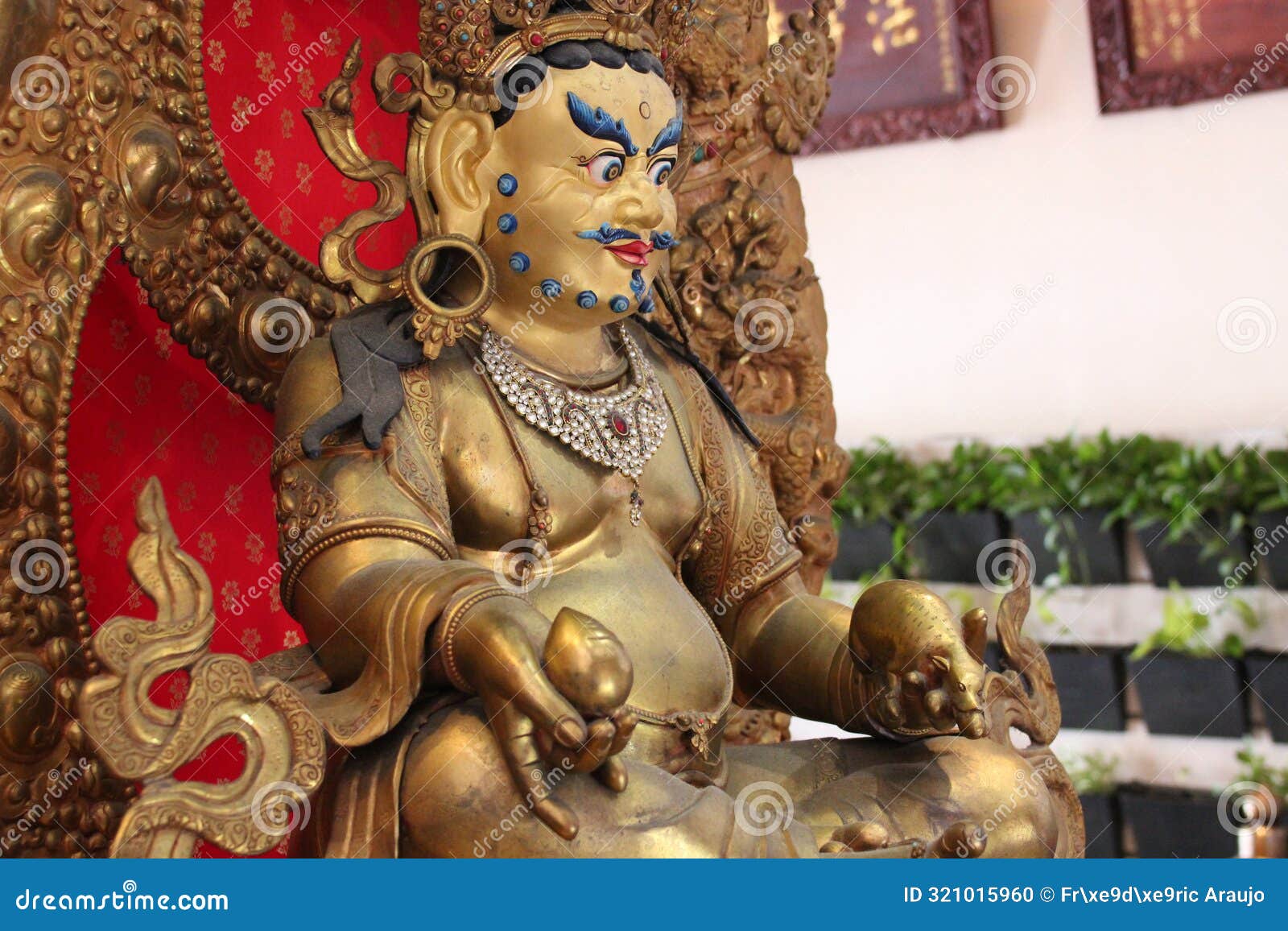 Buddhist Temple (buddha Tooth Relic Temple) - Singapore Stock Photo ...