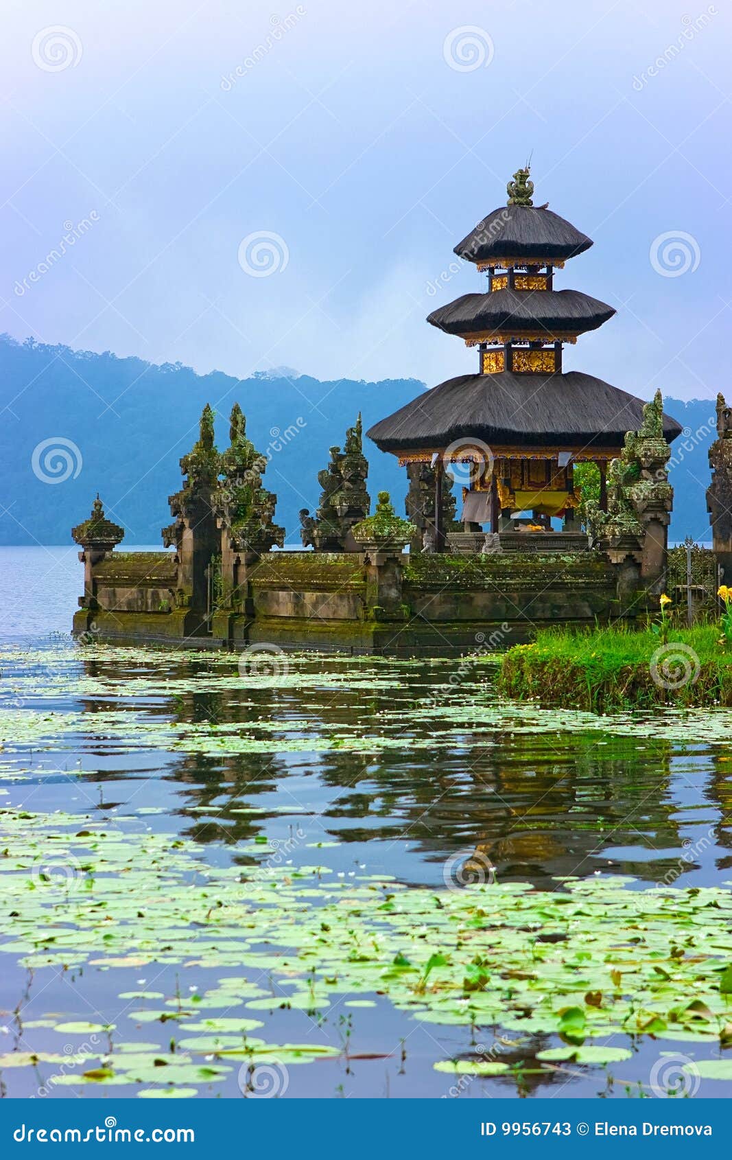Buddhist Temple on the Water Stock Image - Image of island, bratan: 9956743