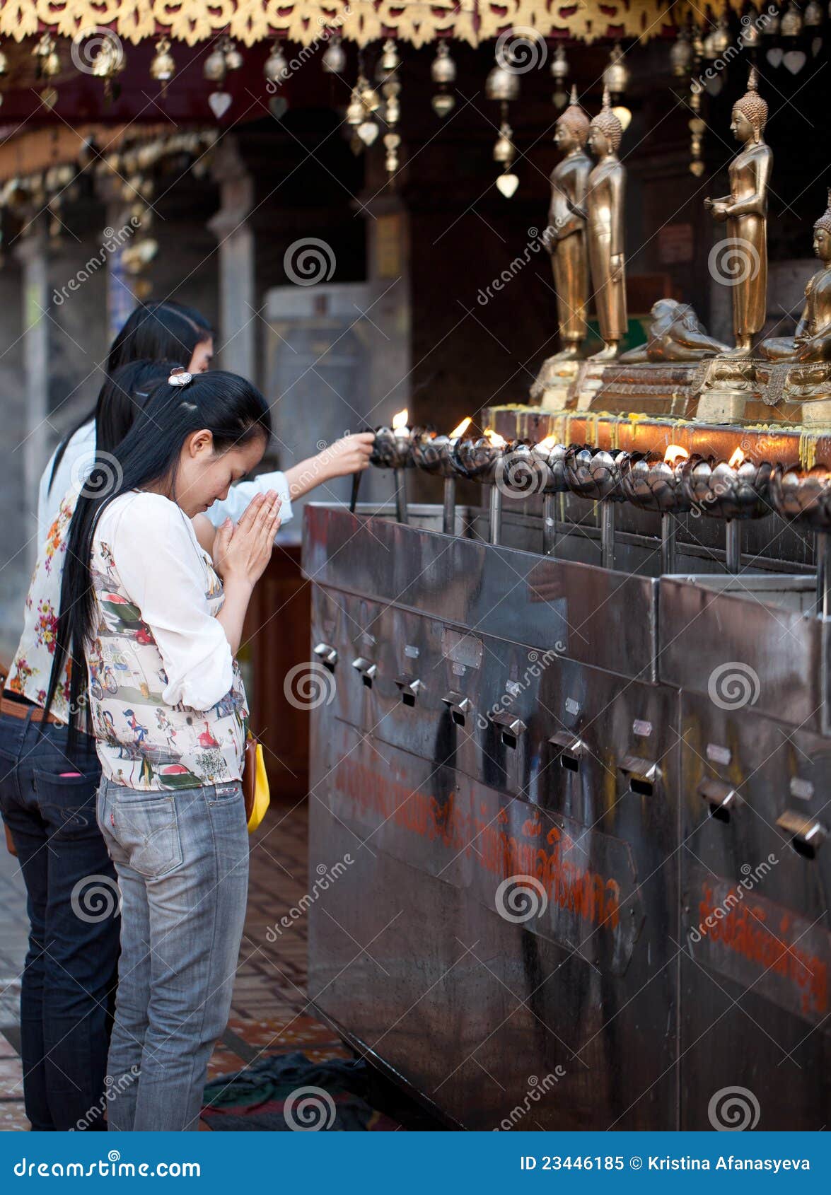 Buddhist Woman Praying At Mahabodhi Temple In Bodhgaya, India Editorial ...