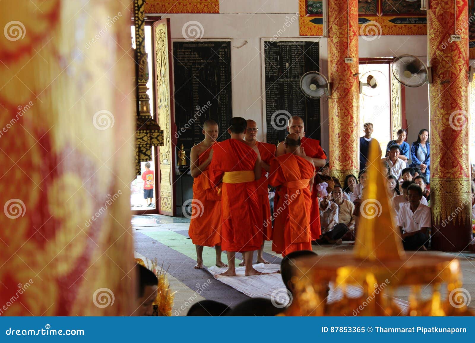 Buddistiska ritualer redaktionell foto. Bild av vänlighet - 87853365