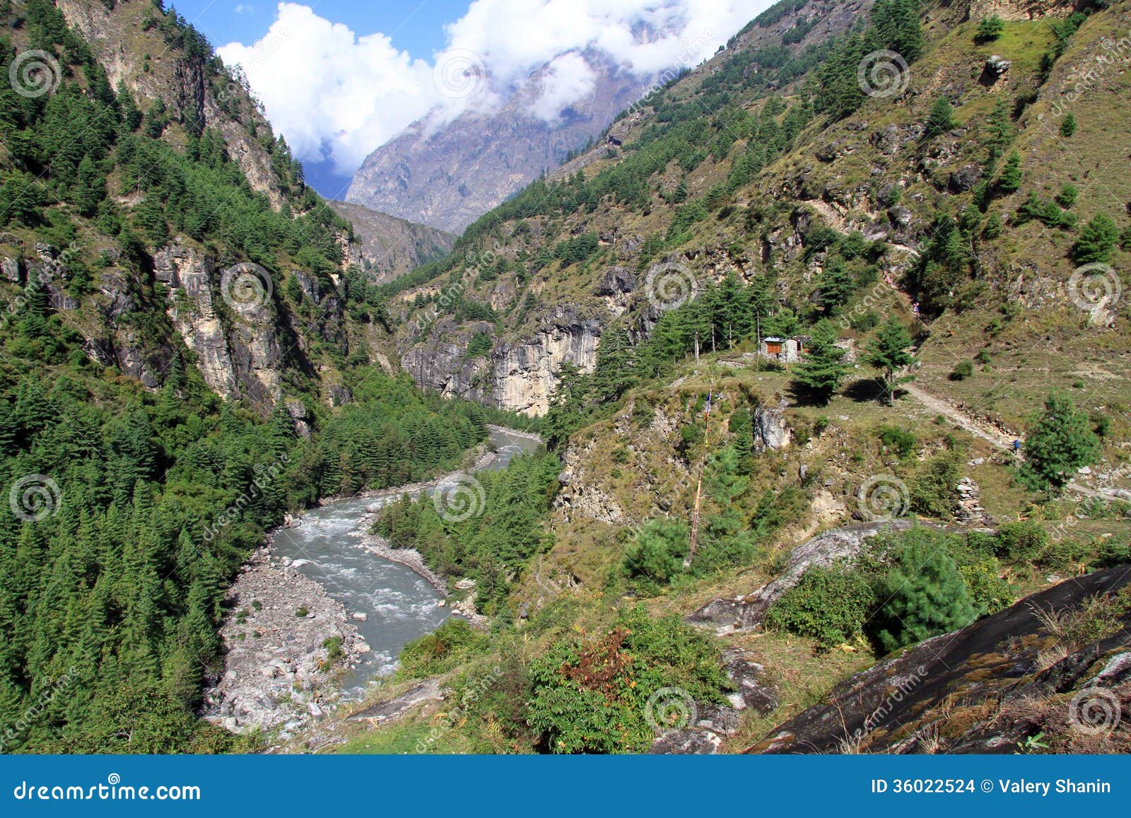Budhi Gandaki Nadi stockfoto. Bild von berge, wasser - 36022524