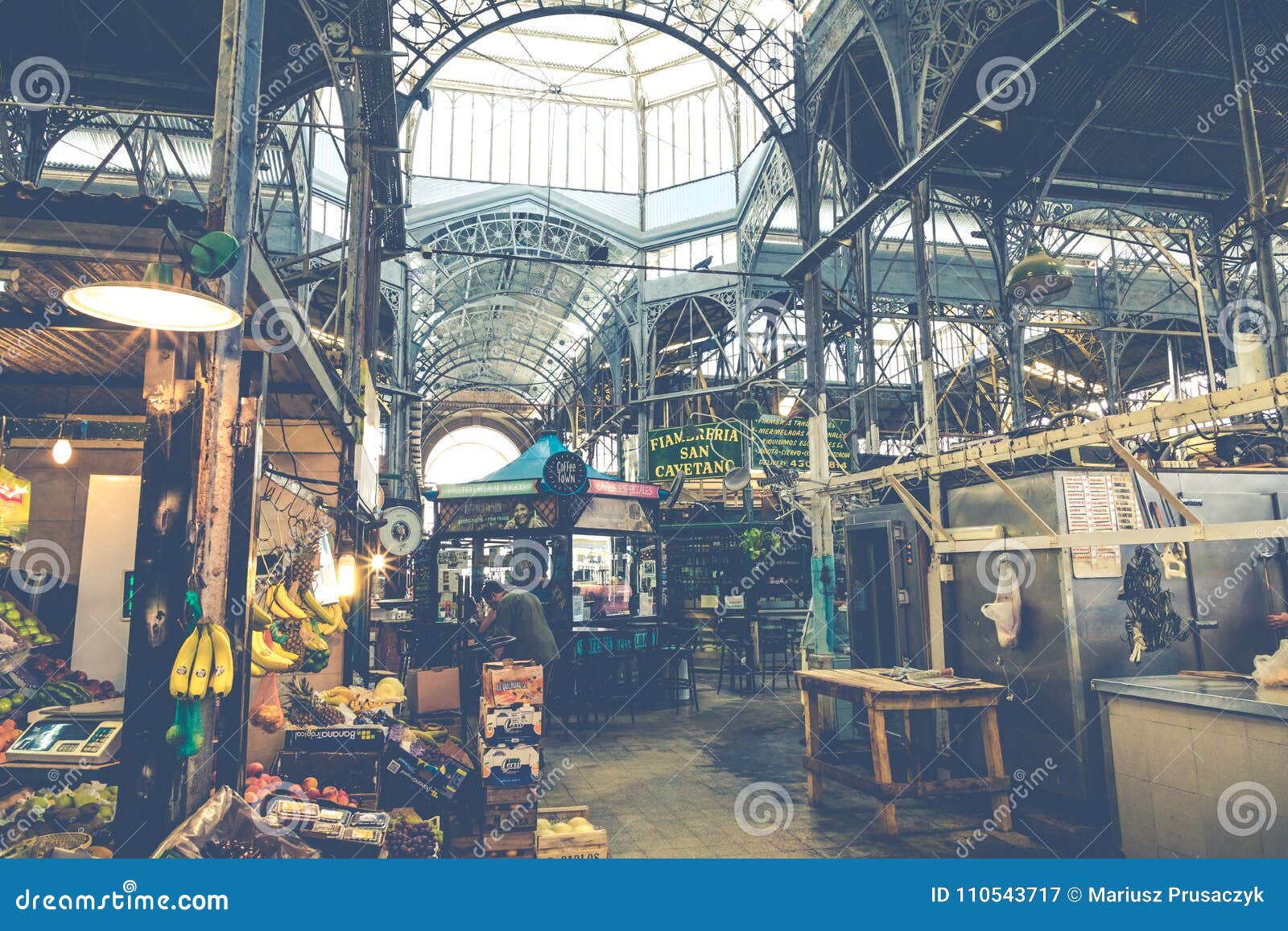 BUENOS AIRES - 31 De Janeiro De 2018 - Interior Do Mercado Tradicional ...