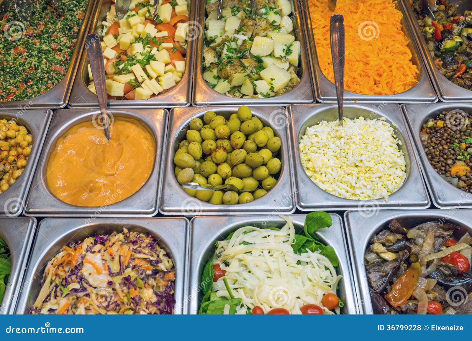 Bufete De Ensaladas Con Mucha Opción Foto de archivo - Imagen de ...