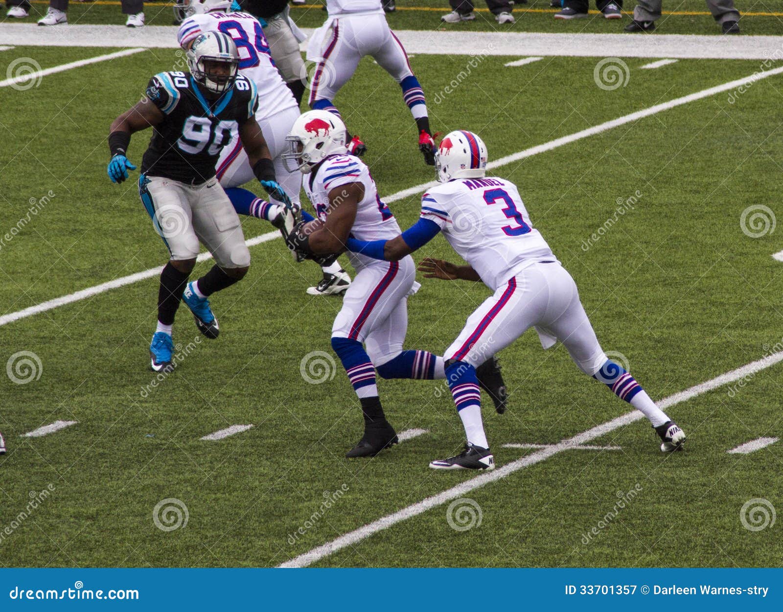 Buffalo Bills playing editorial photography. Image of player - 33701357