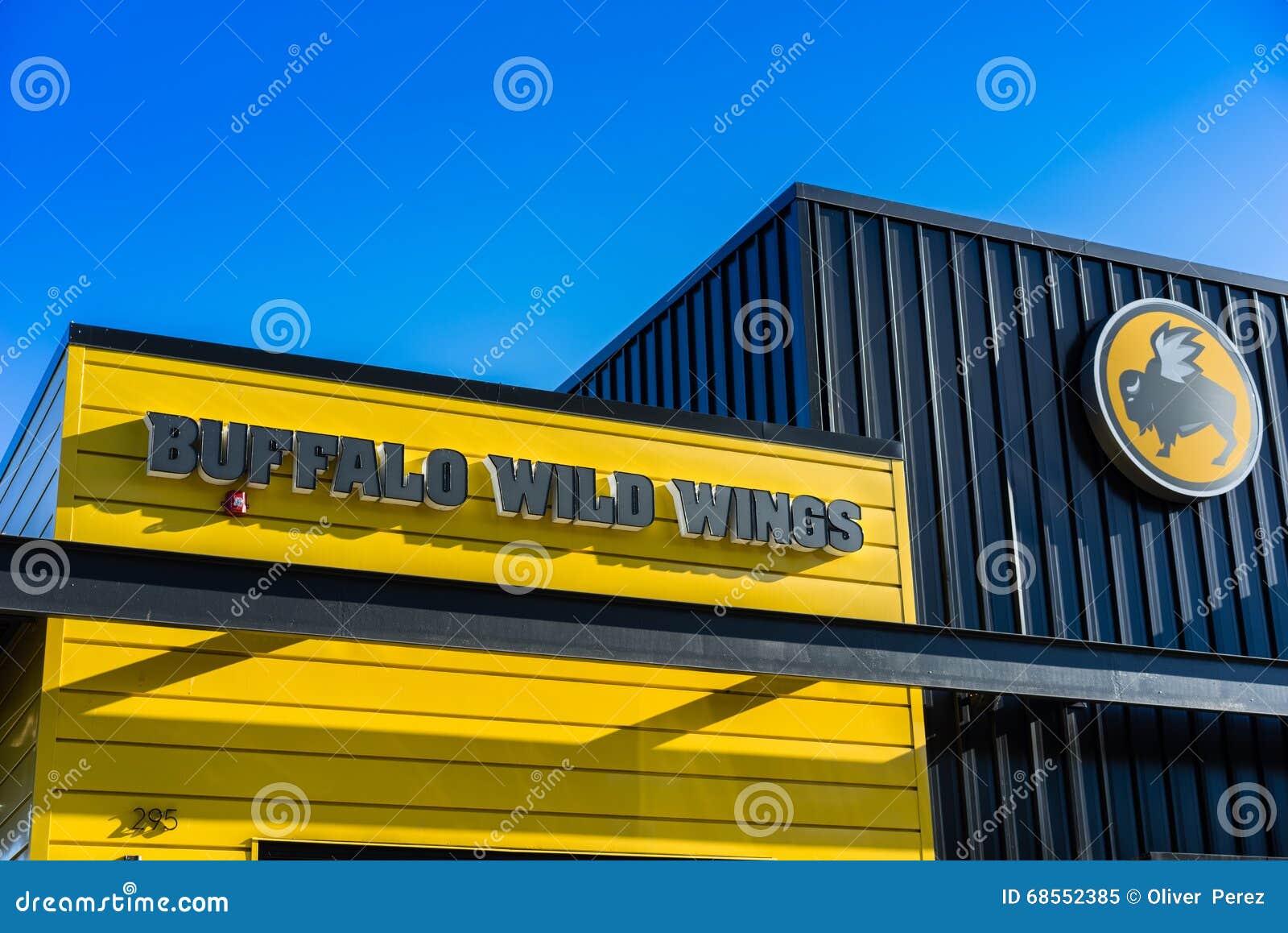 Buffalo Wild Wings editorial image. Image of icon, american - 68552385