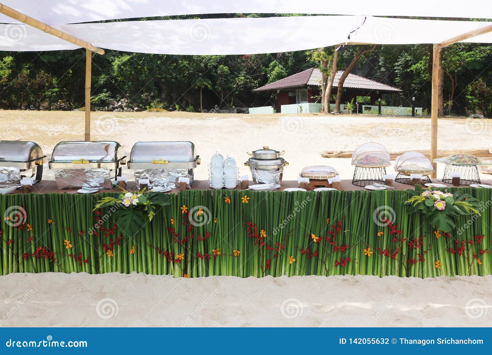Buffet on the Beach , Line Set Up for Lunch at Tropical Stock Photo ...